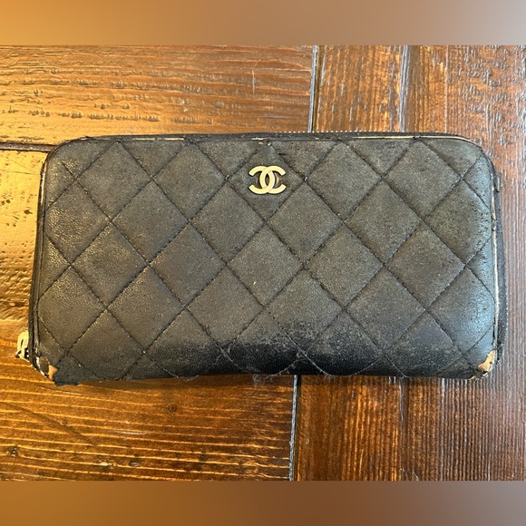 CHANEL | Accessories | Black Chanel Zipper Wallet | Poshmark